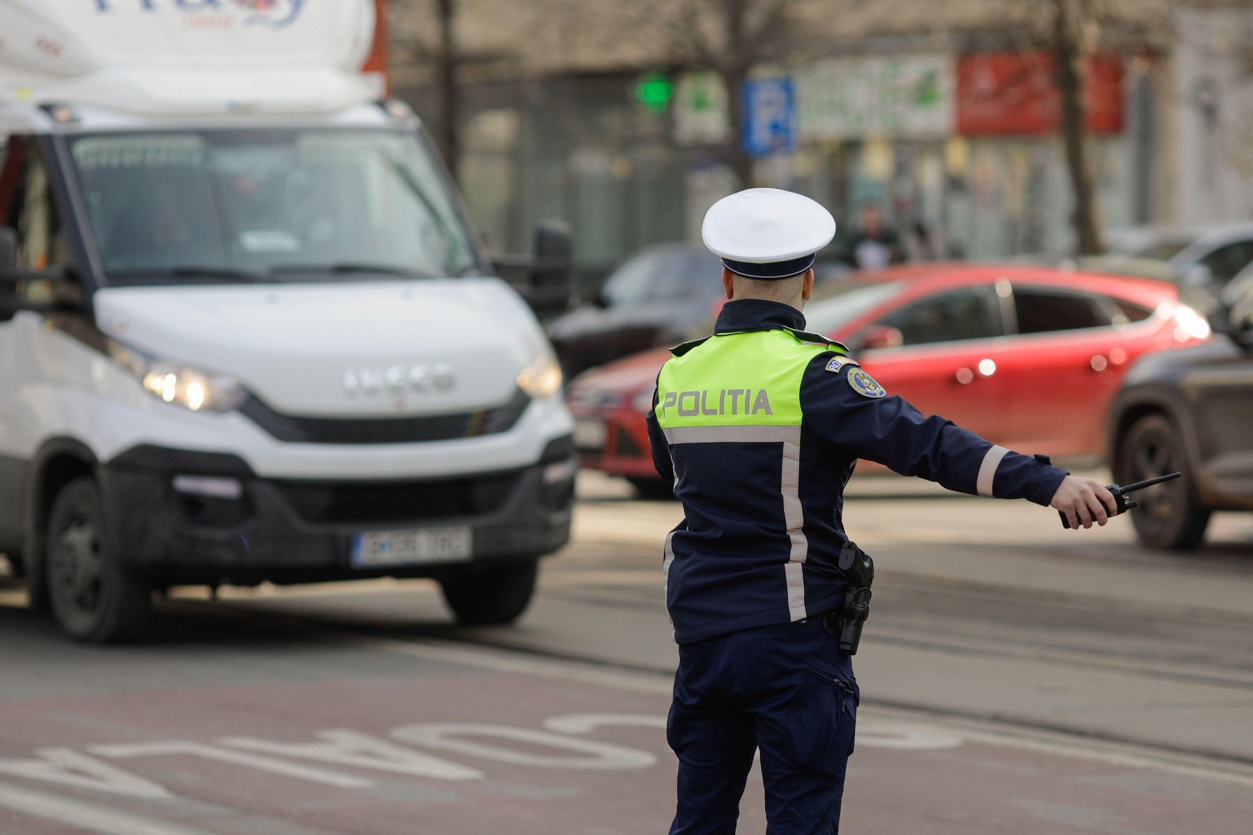 Câți dintre români recunosc că traversează strada neregulamentar?