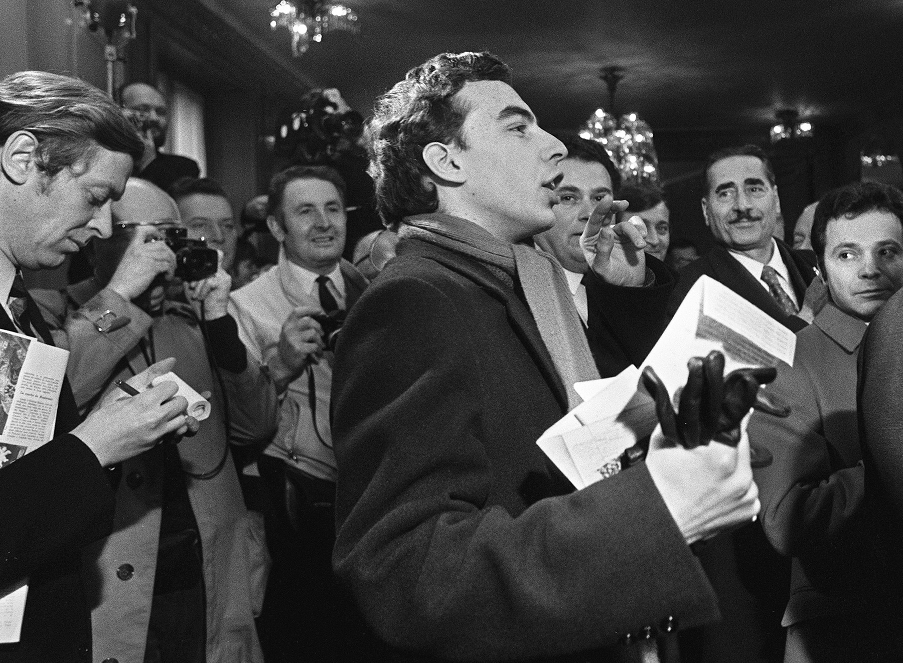 În urmă cu 18 ani se stingea din viaţă fondatorul letrismului