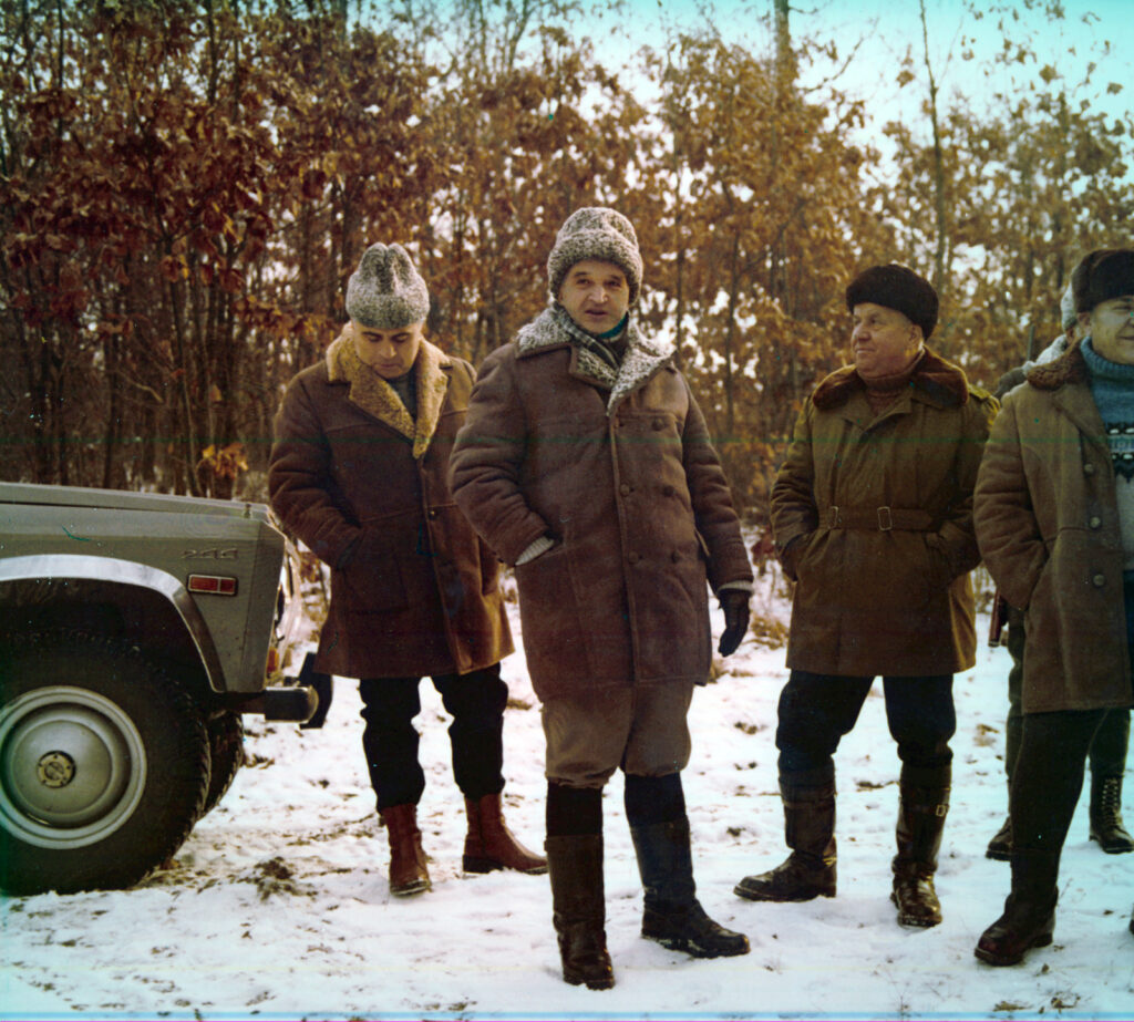 Ce mașini folosea Ceaușescu pentru a se deplasa la vânătoare? De la ...