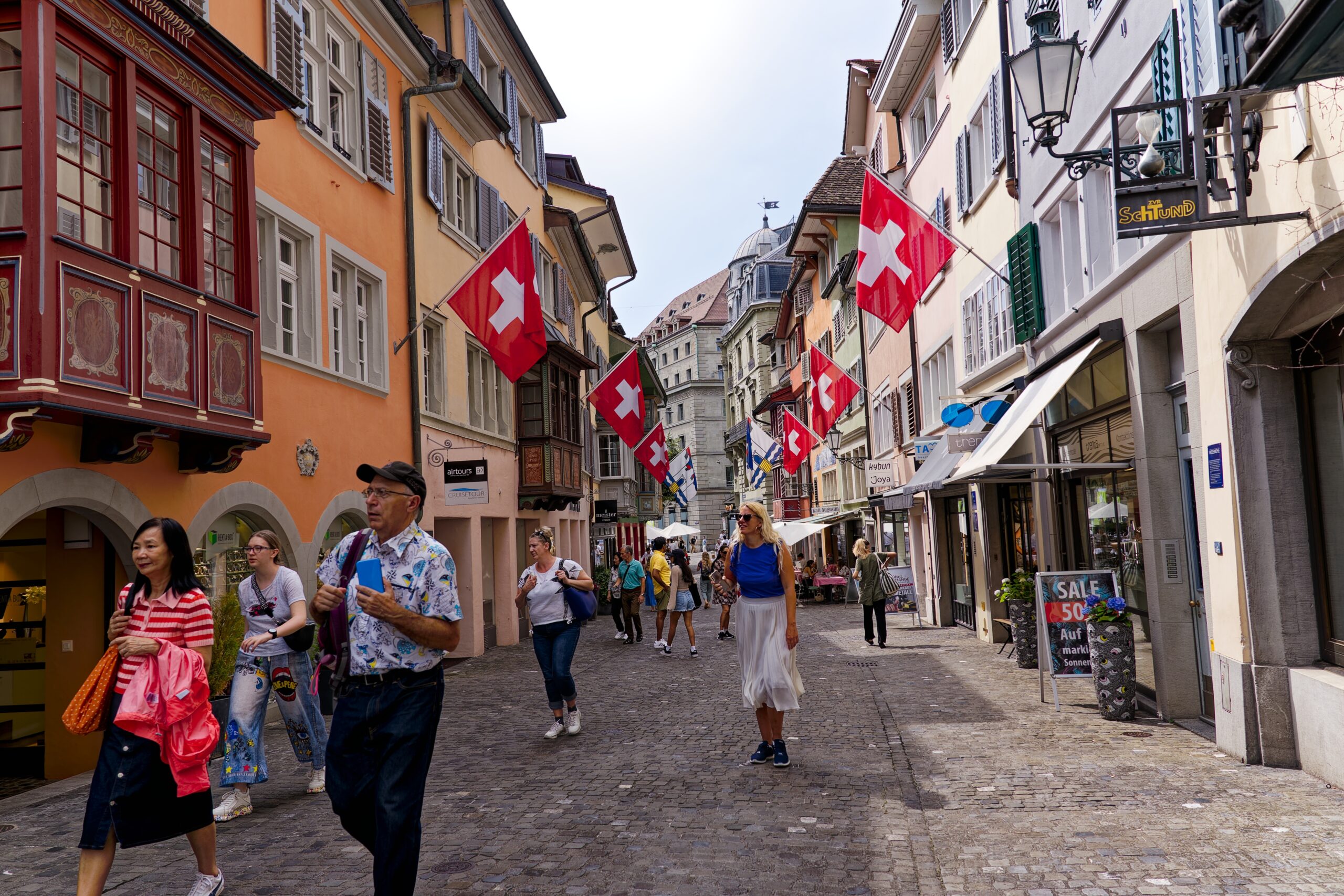 La ce vârstă începe „bătrânețea” în Elveția?