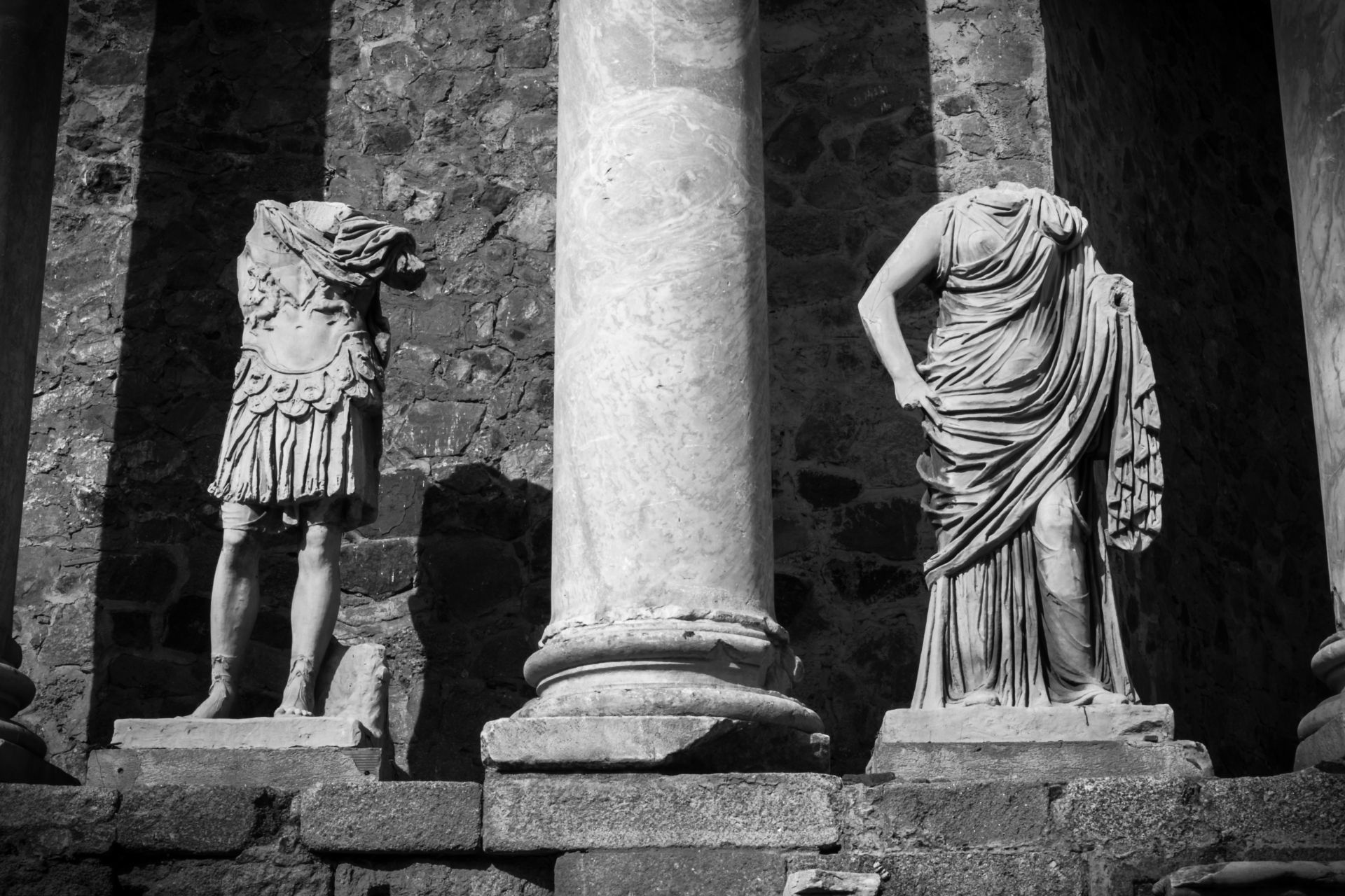 De ce multe dintre statuile romane nu au cap?
