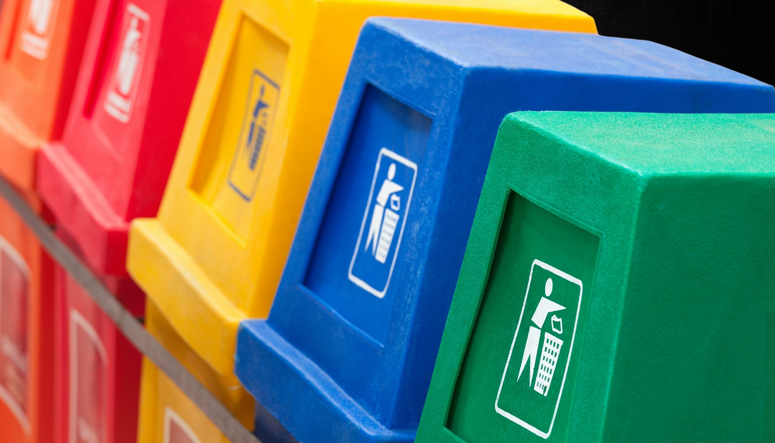 O investigație șocantă arată că aproape 70% din plasticul colectat nu ...