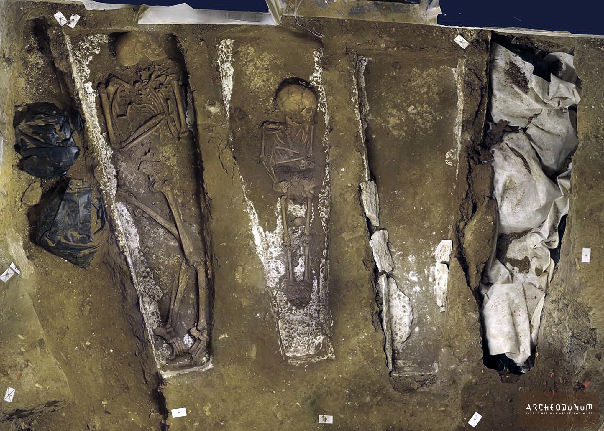 Renovarea unei case din Franța a scos la iveală un cimitir vechi de 700 ...