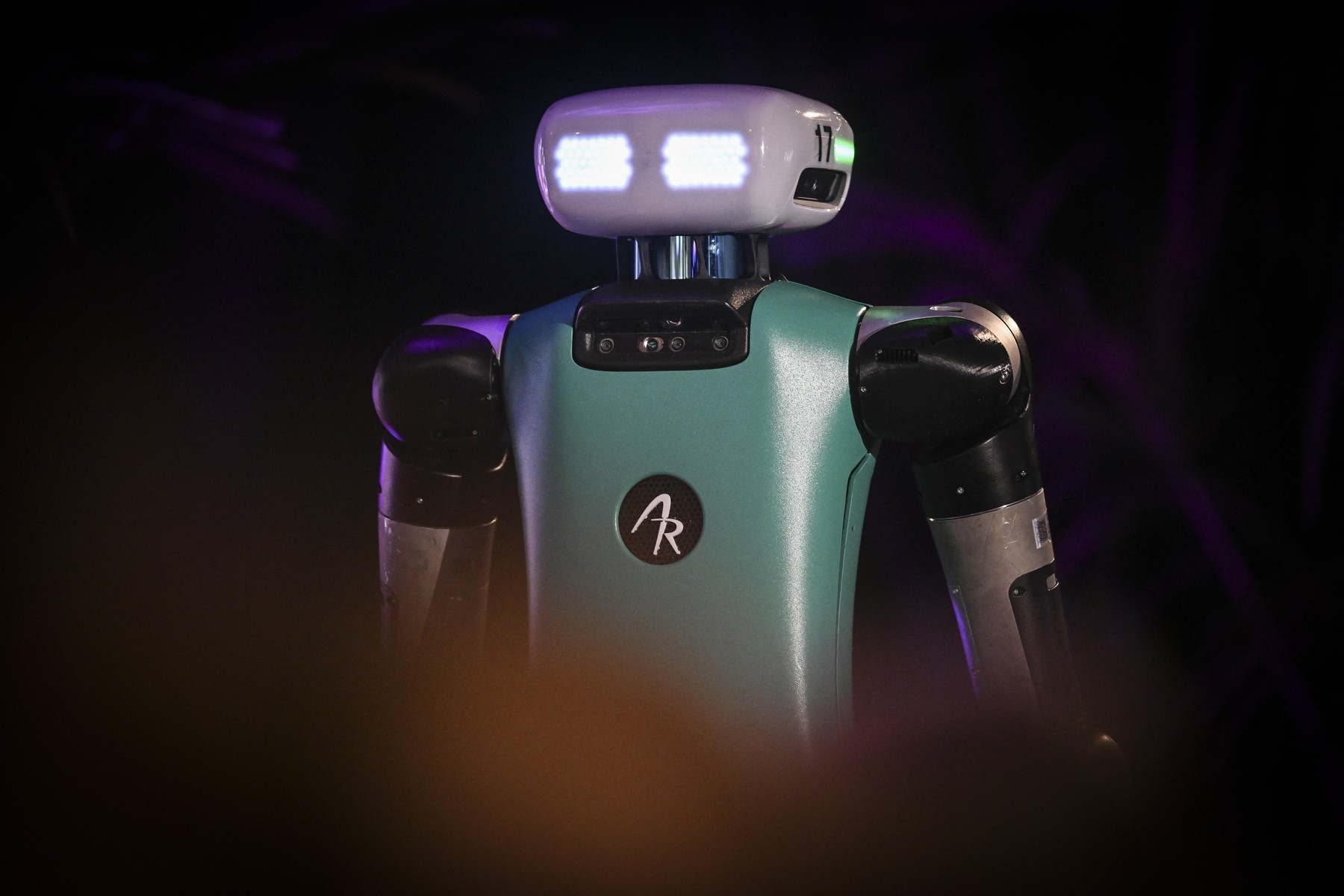 Un robot umanoid a sortat rufe la cel mai mare eveniment de tehnologie ...