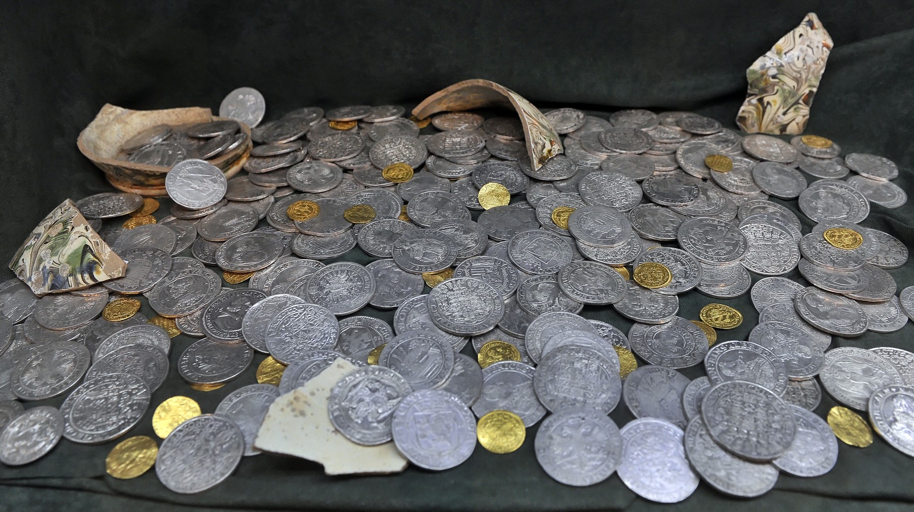 Tezaur de monede rare din secolele XVI și XVII, descoperit în Polonia