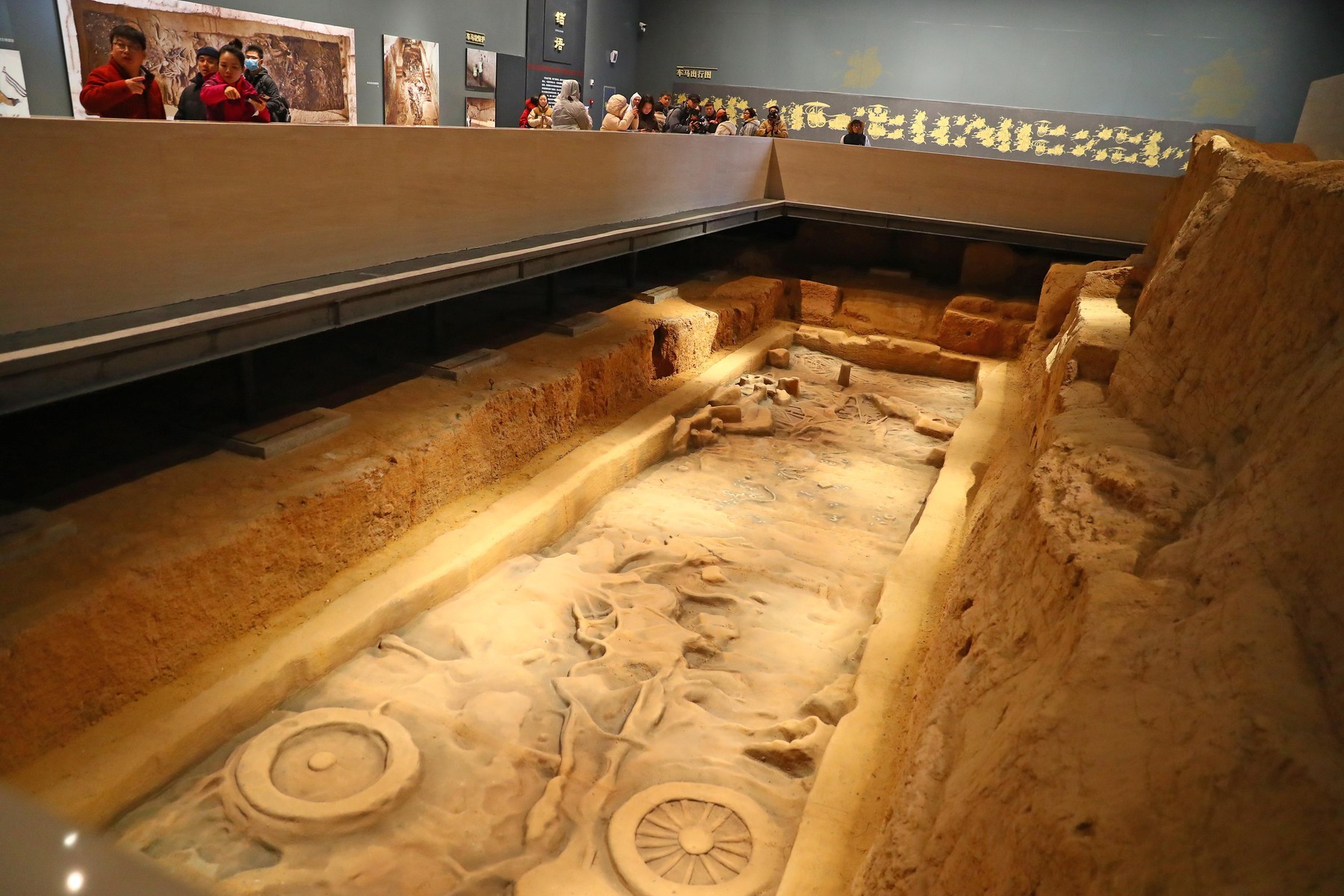 Arheologii chinezi au dezgropat o armură excepțională din 6.000 de ...