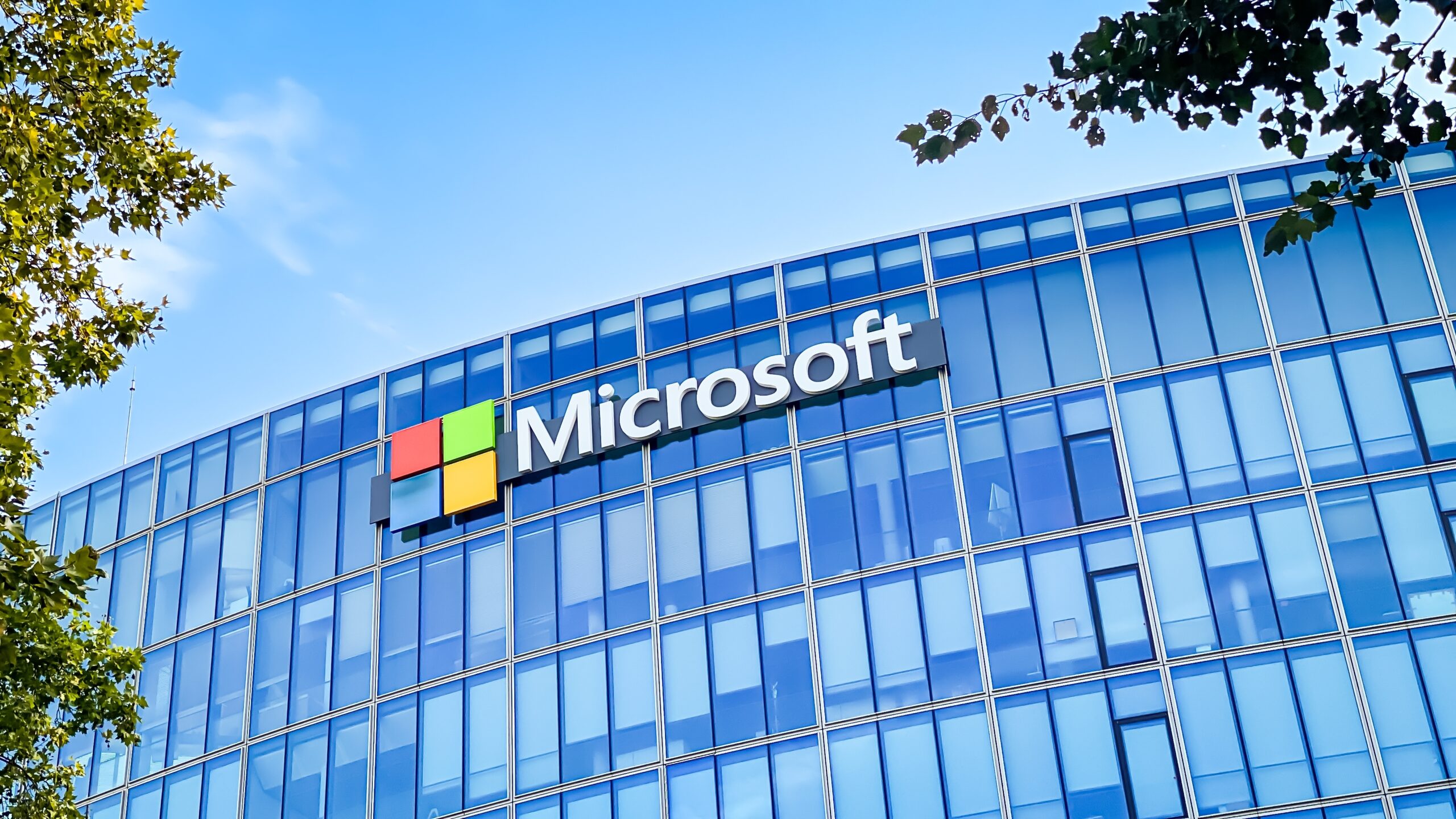 Program open-source de la Microsoft pentru integrarea chatboților pe ...