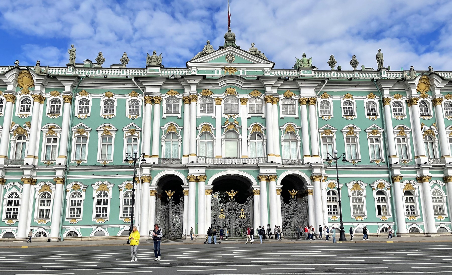 Muzeul Ermitaj din Sankt Petersburg, o odisee atemporală. O legiune de ...