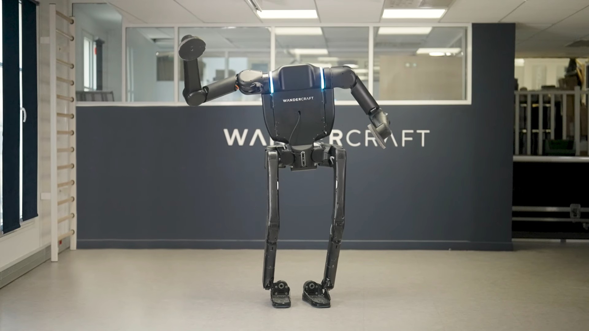 Un robot umanoid fără cap, construit într-un timp record, va ajuta ...