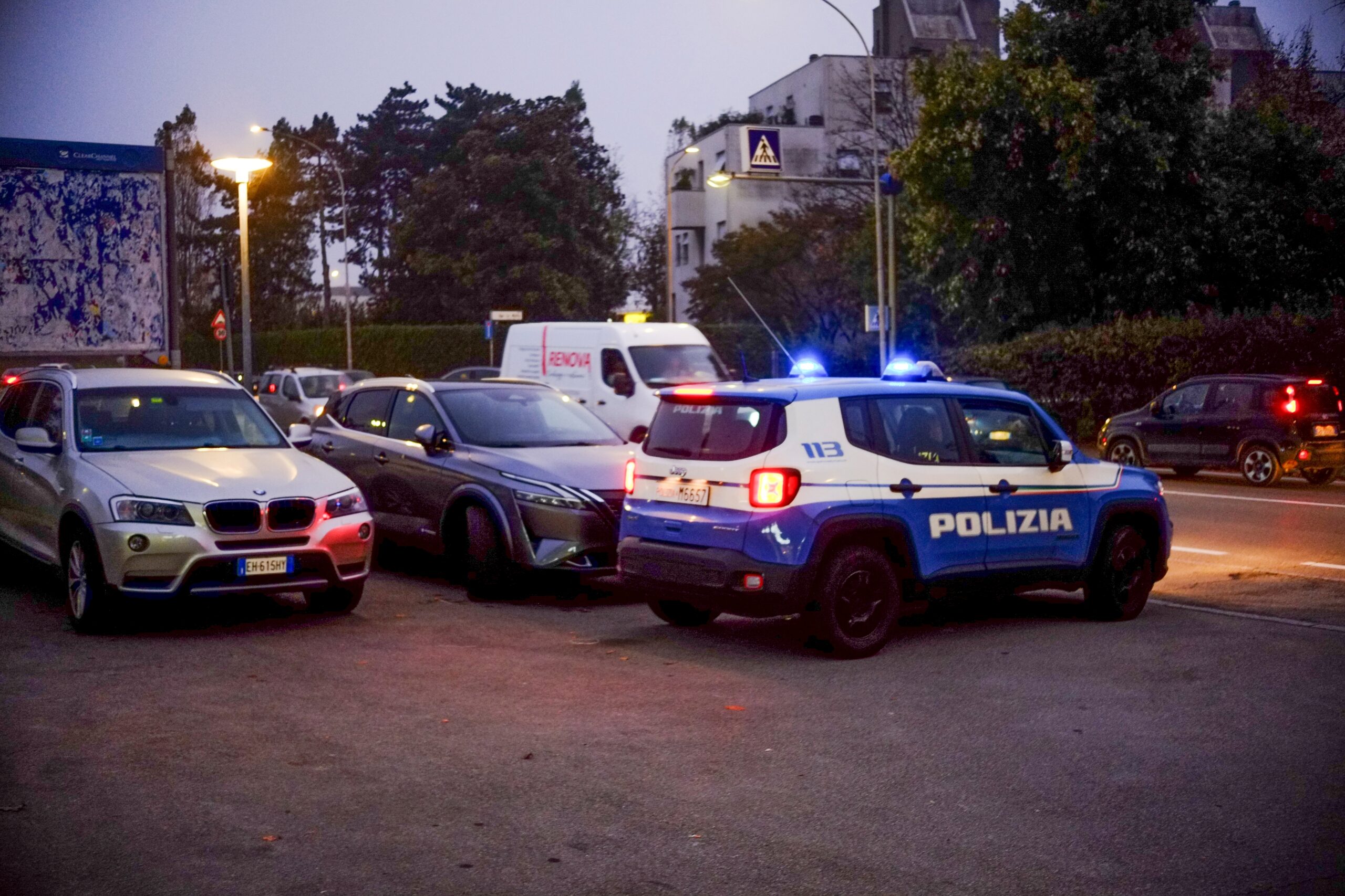 Descoperire de coșmar într-un bloc de locuințe! Șerpi uriași, găsiți în ...